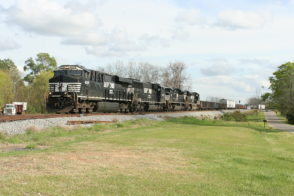 NS NB freight